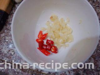 The recipe for stir frying pork belly with green peppers - Chinese recipe